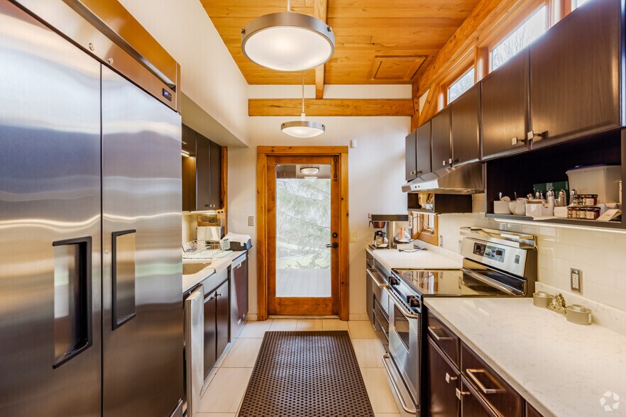 1442 Coraopolis Heights Rd, Moon Township, PA 15108 - Hotel For Sale ...