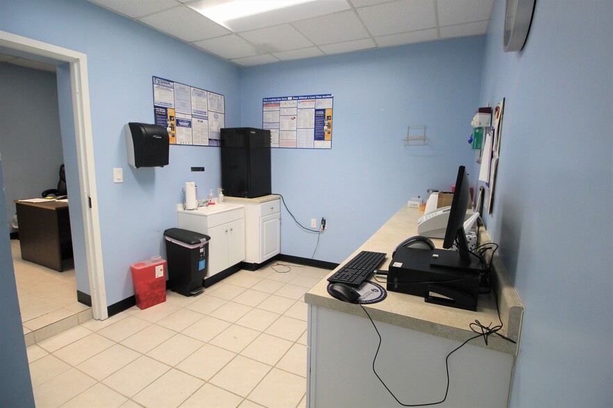 7016 Harrisburg Blvd, Houston, TX 77011 - Storefront Retail Office For ...