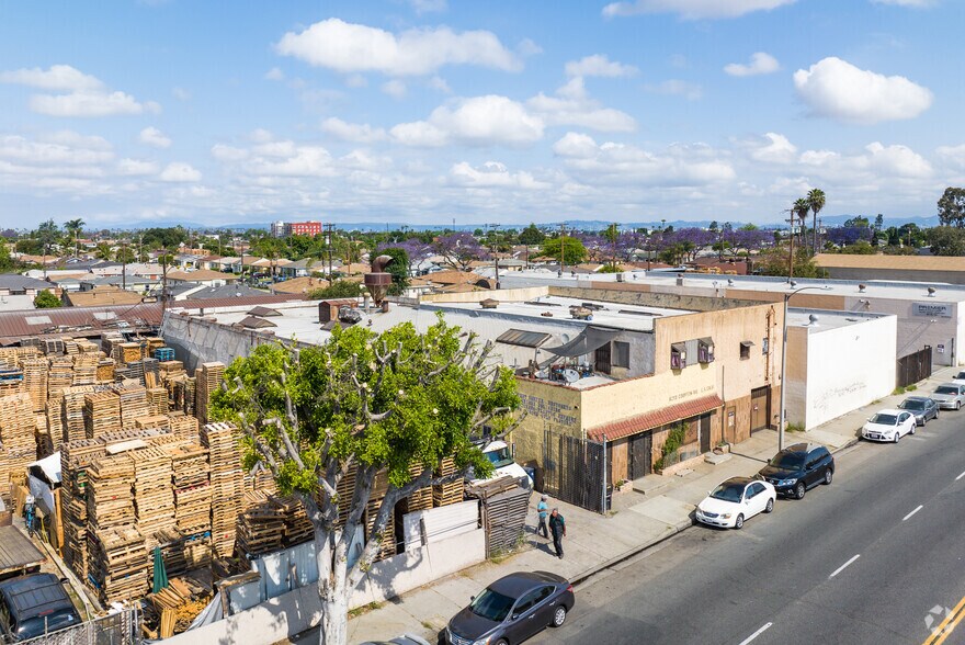 8213 Compton Ave, Los Angeles, CA 90001 - Manufacturing For Sale ...