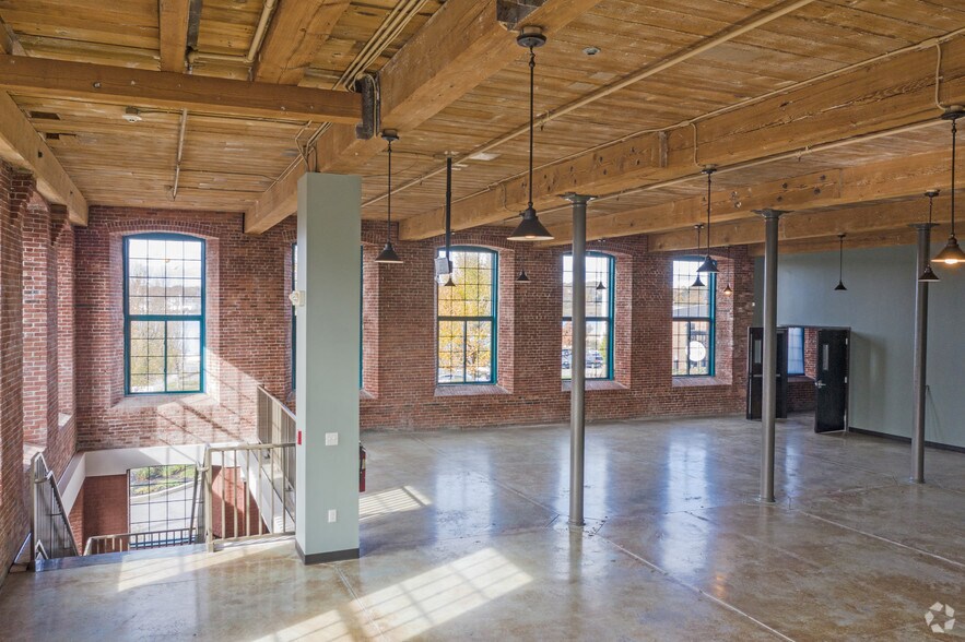 1082 Davol St, Fall River, MA 02720 - Multi-Family For Lease Cityfeet.com