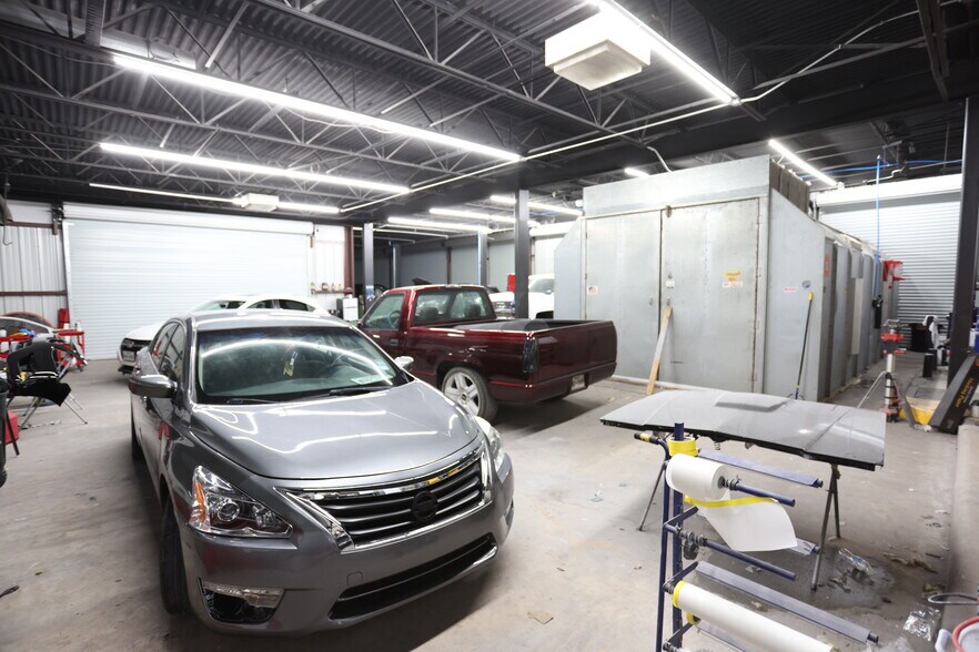 101 Wells Fargo Dr, Houston, TX 77090 - Auto Repair For Sale Cityfeet.com