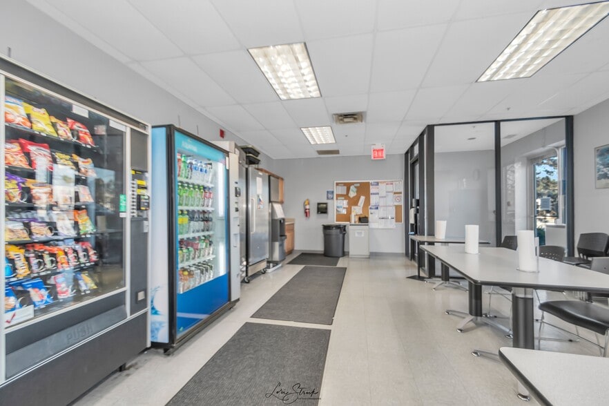 101 Overland Dr, North Aurora, IL 60542 - Telecom Hotel Data Hosting ...