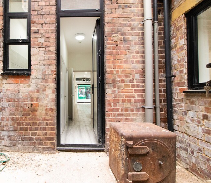 14 Strutton Ground, London, LND SW1P 2HP - Retail For Lease Cityfeet.com