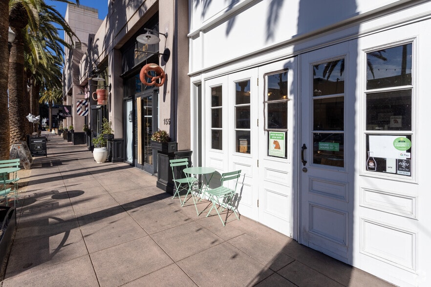 131-195 W Center Street Promenade, Anaheim, CA 92805 - Storefront For ...