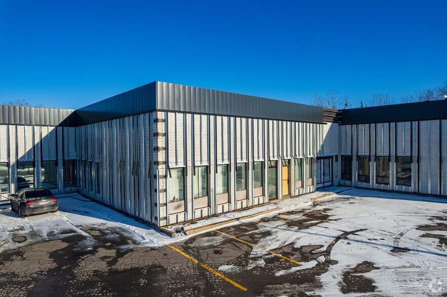 Boul Le Corbusier Laval: Centre D’Achat Laval – BYOFB