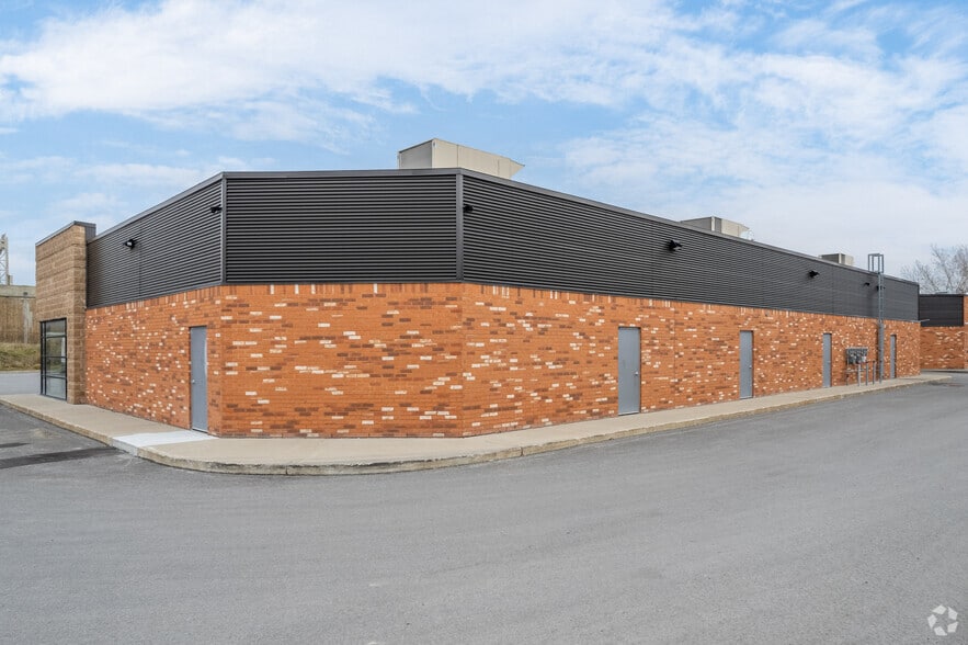3550-3570 Boul Pitfield, Montréal, QC H8Y 3L4 - Retail For Lease ...