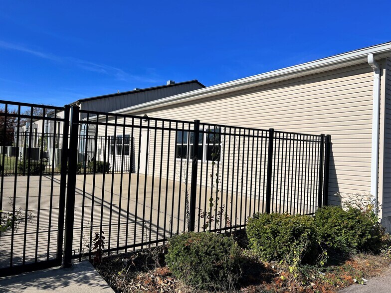 5164 Fishwick Dr, Cincinnati, OH 45216 - Retail For Lease Cityfeet.com