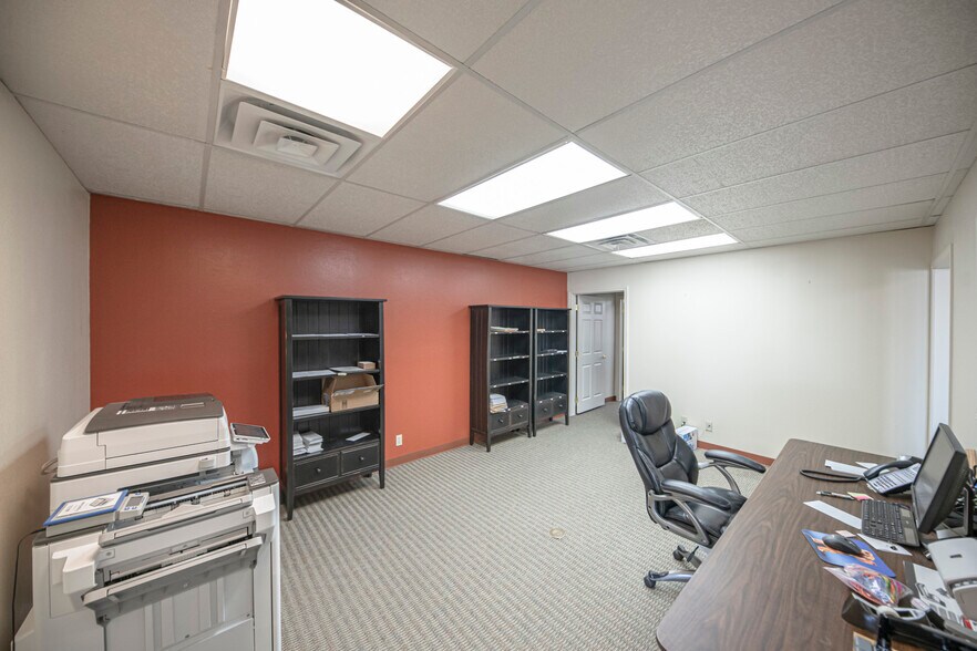 1541 John Ben Shepperd Pky, Odessa, TX 79761 - Storefront Retail Office ...