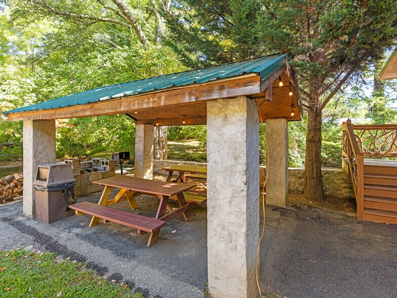 125 Tee Pee Dr, Whittier, NC 28789 - Hotel For Sale Cityfeet.com