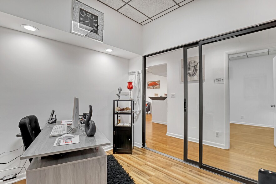 5650-5656 Corporate Way, West Palm Beach, FL 33407 - Office Cityfeet.com