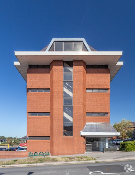 Hillfield Rd, Hemel Hempstead, HRT HP2 4AA - Office For Lease Cityfeet.com