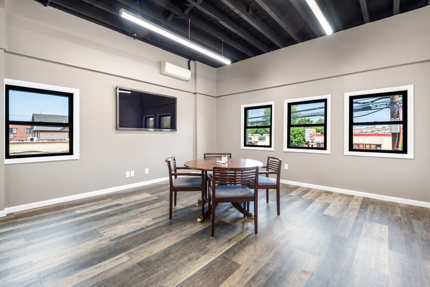 329 Hempstead Tpke West Hempstead Ny 11552 Office For Lease