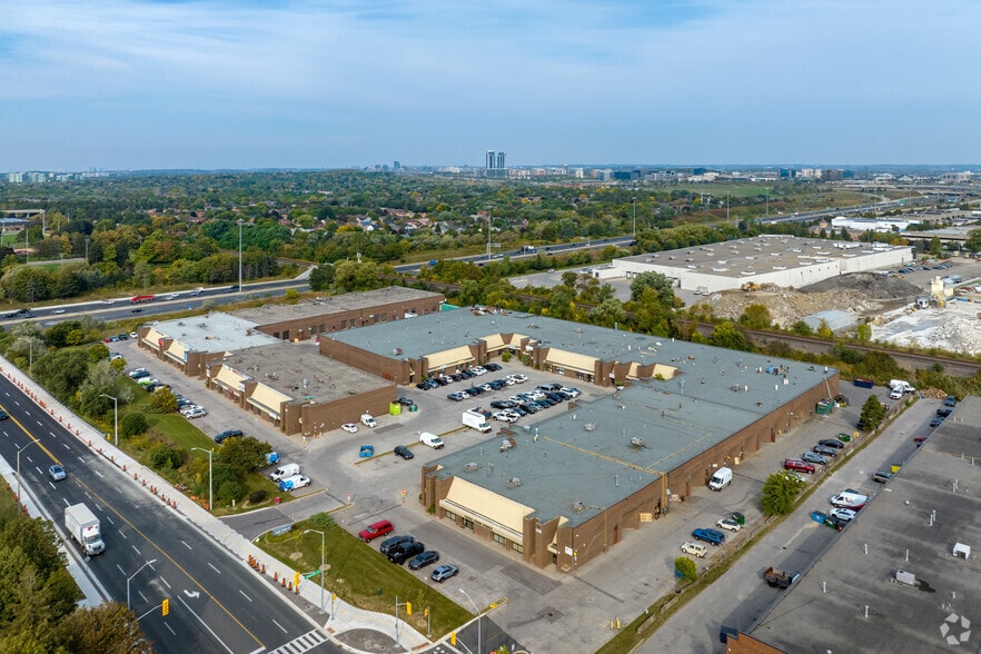 2600 John St, Markham, ON L3R 3W3 - Light Distribution For Sale ...