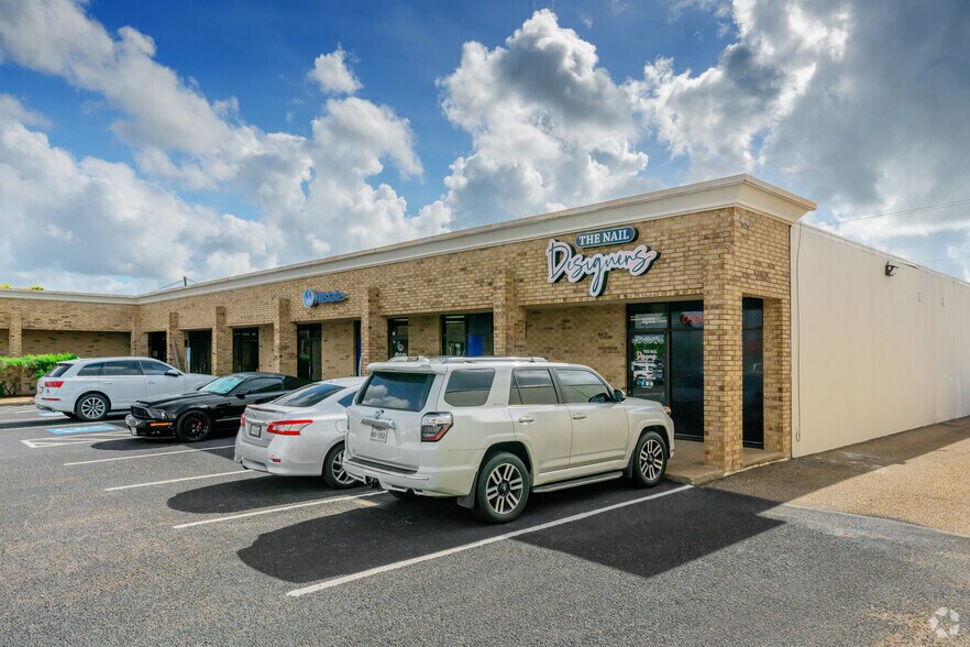 216-410 N Ed Carey Dr, Harlingen, TX 78550 - Retail For Lease Cityfeet.com